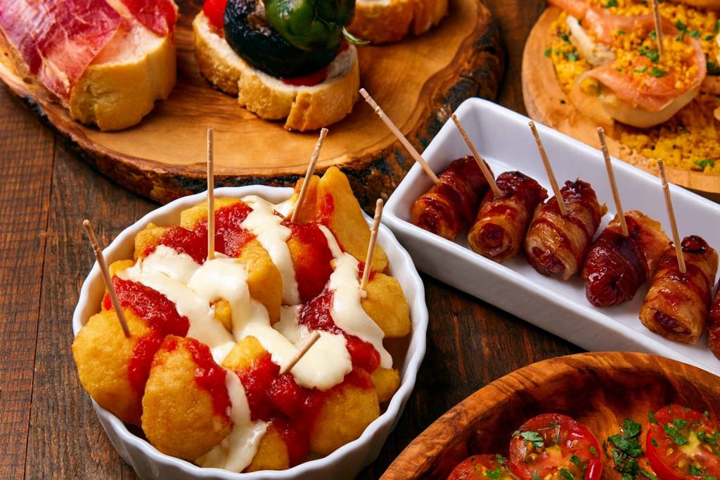 Tout savoir sur les tapas espagnoles : histoire, tradition et types